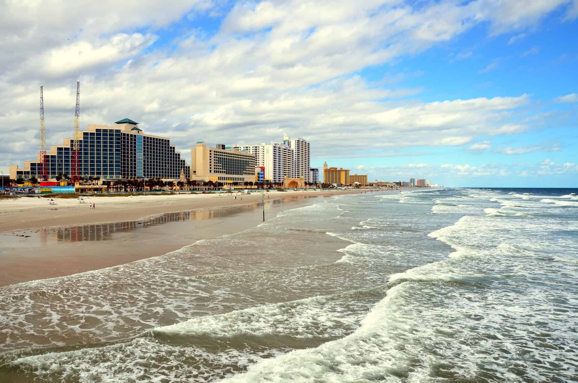 17 Best US Places Near the Ocean To Retire in the US (2021) - Aging Greatly